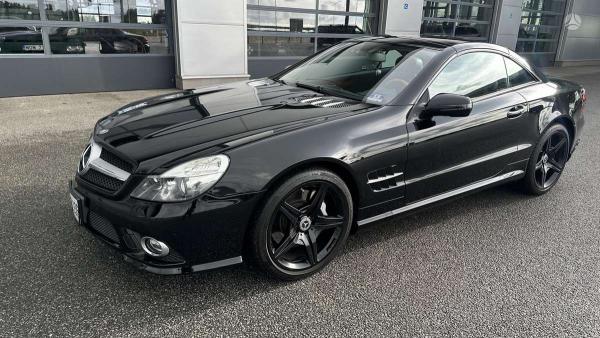 Black Mercedes-Benz sl-550 2011 in Klaipeda, with an engine capacity of 5.50 L and mileage of 104 thousand km for 24200 €, photo 2 on AUTOMOTO.COM.LV