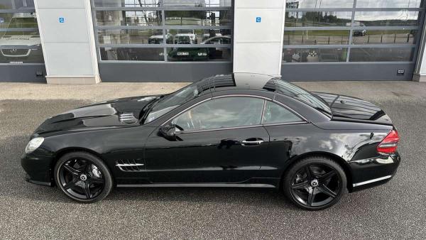 Black Mercedes-Benz sl-550 2011 in Klaipeda, with an engine capacity of 5.50 L and mileage of 104 thousand km for 24200 €, photo 6 on AUTOMOTO.COM.LV