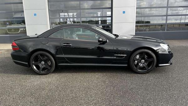Black Mercedes-Benz sl-550 2011 in Klaipeda, with an engine capacity of 5.50 L and mileage of 104 thousand km for 24200 €, photo 7 on AUTOMOTO.COM.LV