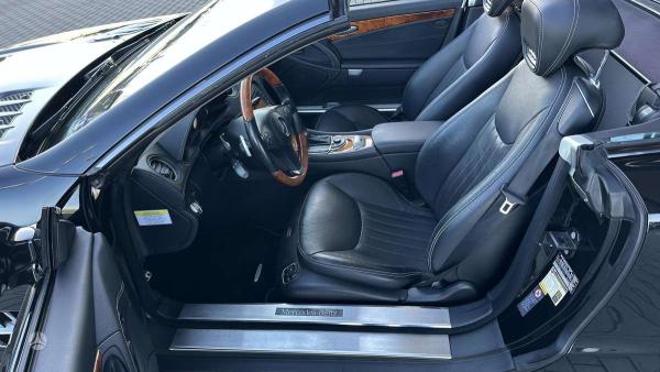 Black Mercedes-Benz sl-550 2011 in Klaipeda, with an engine capacity of 5.50 L and mileage of 104 thousand km for 24200 €, photo 10 on AUTOMOTO.COM.LV