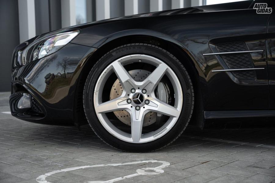 Melns Mercedes-Benz sl-550 2013 Viļņa, ar dzinēja tilpumu 4.70 L un nobraukumu 64 tūkst. km par 34500 €, foto 12 vietnē AUTOMOTO.COM.LV