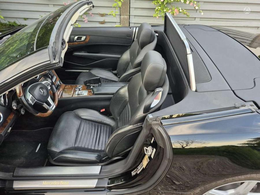 Melns Mercedes-Benz sl-550 2013 Rīga, ar dzinēja tilpumu 5.50 L un nobraukumu 109 tūkst. km par 22400 €, foto 7 vietnē AUTOMOTO.COM.LV