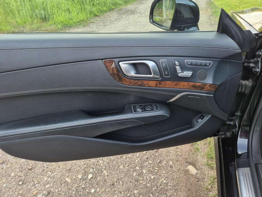 Melns Mercedes-Benz sl-550 2013 Rīga, ar dzinēja tilpumu 5.50 L un nobraukumu 109 tūkst. km par 22400 €, foto 9 vietnē AUTOMOTO.COM.LV