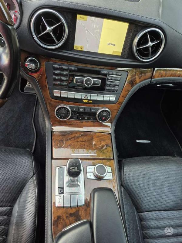 Melns Mercedes-Benz sl-550 2013 Rīga, ar dzinēja tilpumu 5.50 L un nobraukumu 109 tūkst. km par 22400 €, foto 9 vietnē AUTOMOTO.COM.LV