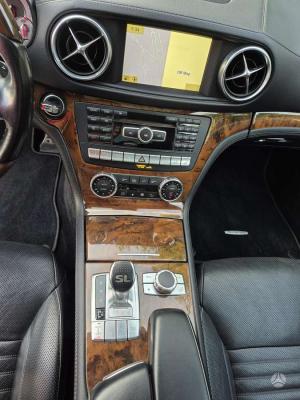 Melns Mercedes-Benz sl-550 2013 Rīga, ar dzinēja tilpumu 5.50 L un nobraukumu 109 tūkst. km par 22400 €, foto 10 vietnē AUTOMOTO.COM.LV