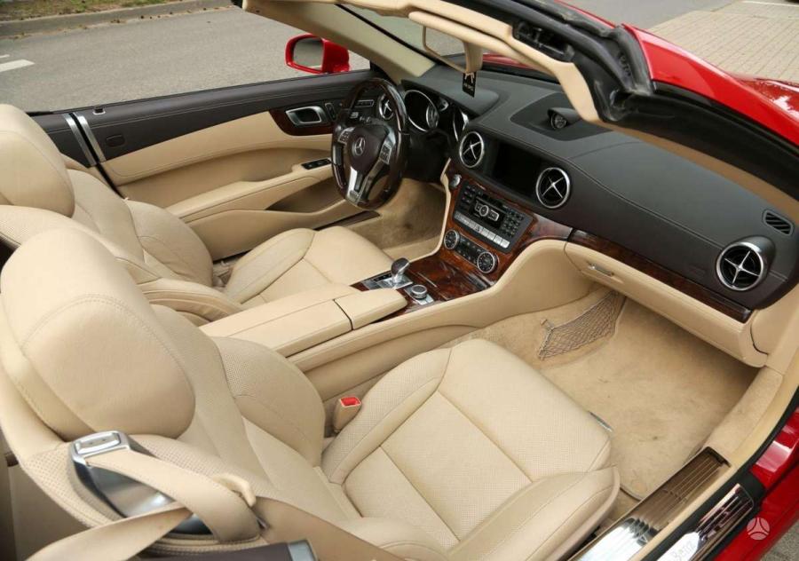Красный Мерседес sl-550 2016 в Вильнюс, объемом двигателя 4.70 л и пробегом 104 тыс. км за 29900 €, фото 8 на AUTOMOTO.COM.LV