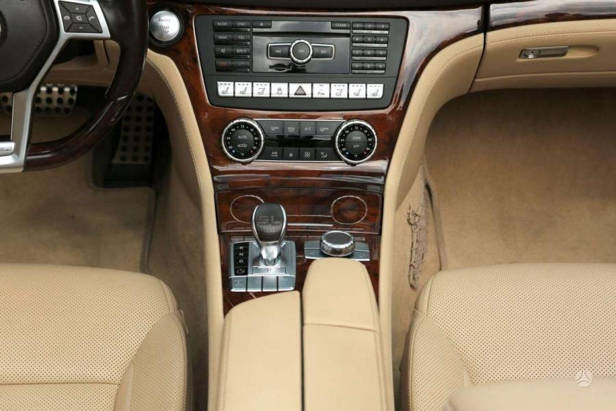 Красный Мерседес sl-550 2016 в Вильнюс, объемом двигателя 4.70 л и пробегом 104 тыс. км за 29900 €, фото 15 на AUTOMOTO.COM.LV