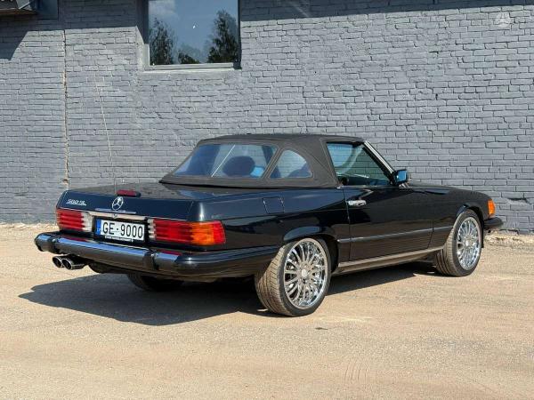 Black Mercedes-Benz SL 560 1989 in Daugavpils, with an engine capacity of 5.55 L and mileage of 135 thousand km for 23000 €, photo 3 on AUTOMOTO.COM.LV