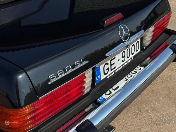 Black Mercedes-Benz SL 560 1989 in Daugavpils, with an engine capacity of 5.55 L and mileage of 135 thousand km for 23000 €, photo 8 on AUTOMOTO.COM.LV