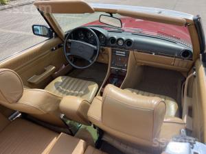 Sarkans Mercedes-Benz SL 560 1988 Rīga, ar dzinēja tilpumu 5.60 L un nobraukumu 127 tūkst. km par 25000 €, foto 7 vietnē AUTOMOTO.COM.LV