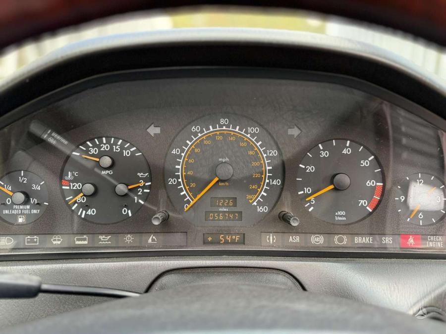 Zaļš Mercedes-Benz sl-600 1994 Viļņa, ar dzinēja tilpumu 5.99 L un nobraukumu 92 tūkst. km par 20999 €, foto 9 vietnē AUTOMOTO.COM.LV