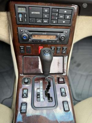 Zaļš Mercedes-Benz sl-600 1994 Viļņa, ar dzinēja tilpumu 5.99 L un nobraukumu 92 tūkst. km par 20999 €, foto 10 vietnē AUTOMOTO.COM.LV