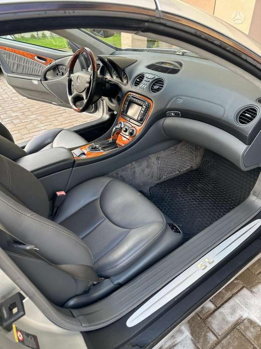 Grey Mercedes-Benz sl-600 2004 in Ukmerge, with an engine capacity of 5.51 L and mileage of 93 thousand km for 29500 €, photo 5 on AUTOMOTO.COM.LV