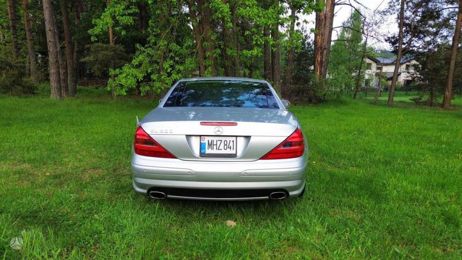Grey Mercedes-Benz sl-600 2004 in Ukmerge, with an engine capacity of 5.51 L and mileage of 93 thousand km for 29500 €, photo 9 on AUTOMOTO.COM.LV