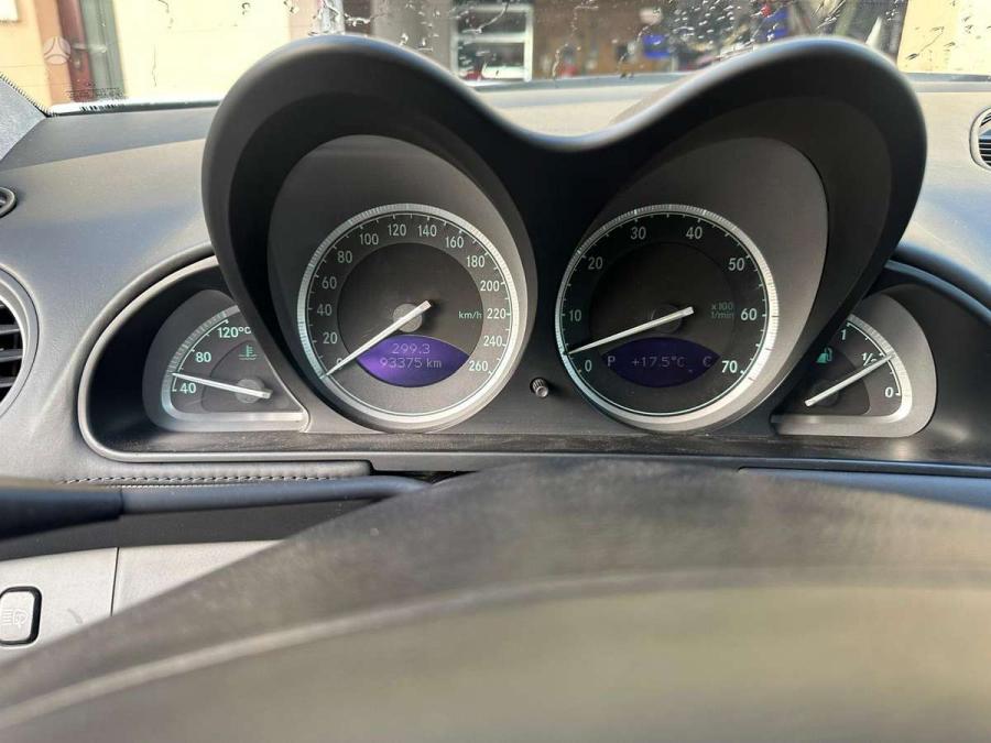 Grey Mercedes-Benz sl-600 2004 in Ukmerge, with an engine capacity of 5.51 L and mileage of 93 thousand km for 29500 €, photo 14 on AUTOMOTO.COM.LV