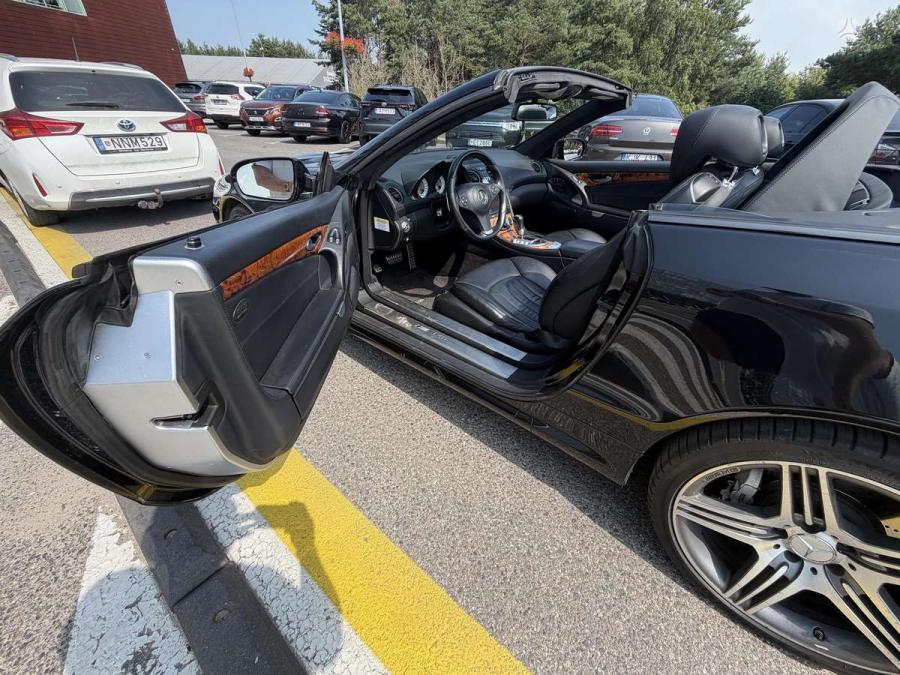 Black Mercedes-Benz SL 63 AMG 2009 in Vilnius, with an engine capacity of 6.21 L and mileage of 184 thousand km for 45000 €, photo 22 on AUTOMOTO.COM.LV