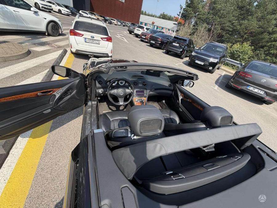Black Mercedes-Benz SL 63 AMG 2009 in Vilnius, with an engine capacity of 6.21 L and mileage of 184 thousand km for 45000 €, photo 25 on AUTOMOTO.COM.LV