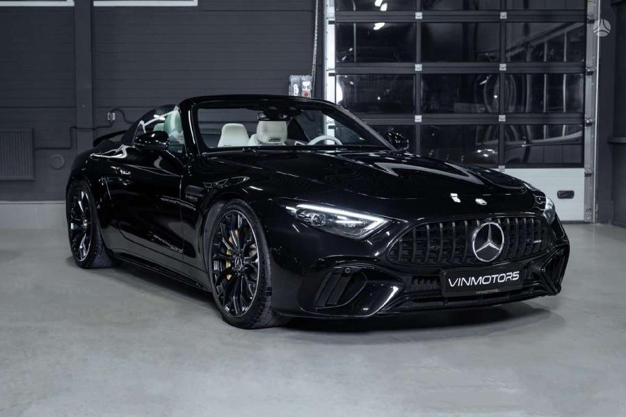 Melns Mercedes-Benz SL 63 AMG 2022 Viļņa, ar dzinēja tilpumu 3.98 L un nobraukumu 41 tūkst. km par 115000 €, foto 3 vietnē AUTOMOTO.COM.LV