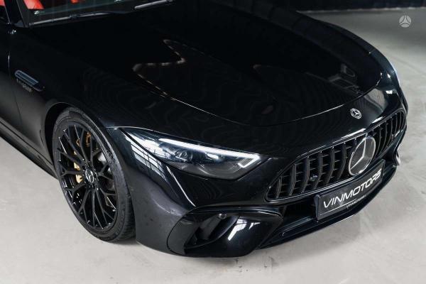 Black Mercedes-Benz SL 63 AMG 2022 in Vilnius, with an engine capacity of 3.98 L and mileage of 35 thousand km for 104999 €, photo 8 on AUTOMOTO.COM.LV