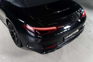 Черный Мерседес SL 63 AMG 2022 в Вильнюс, объемом двигателя 3.98 л и пробегом 35 тыс. км за 104999 €, фото 24 на AUTOMOTO.COM.LV