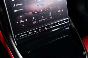 Черный Мерседес SL 63 AMG 2022 в Вильнюс, объемом двигателя 3.98 л и пробегом 35 тыс. км за 104999 €, фото 37 на AUTOMOTO.COM.LV