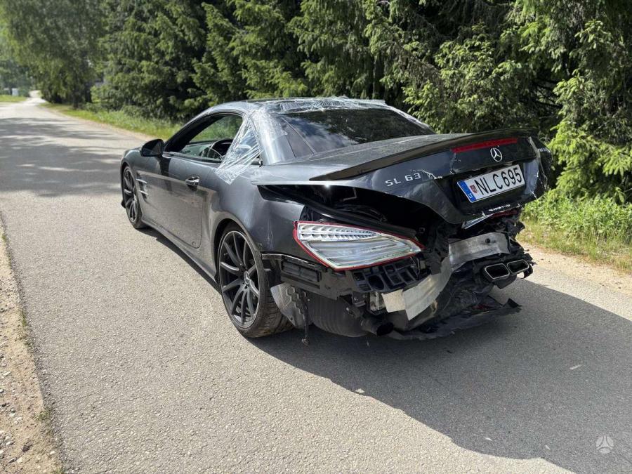 Pelēks Mercedes-Benz SL 63 AMG 2013 Kauņa, ar dzinēja tilpumu 5.46 L un nobraukumu 36 tūkst. km par 23999 €, foto 7 vietnē AUTOMOTO.COM.LV