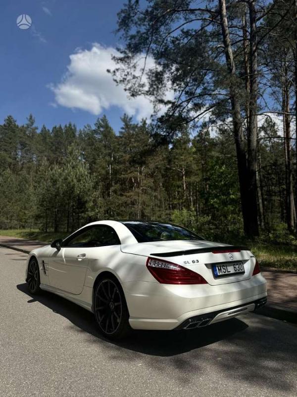 Белый Мерседес SL 63 AMG 2013 в Вильнюс, объемом двигателя 5.46 л и пробегом 16 тыс. км за 53900 €, фото 11 на AUTOMOTO.COM.LV