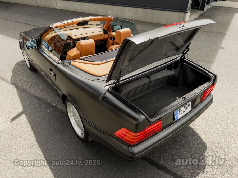 Black Mercedes-Benz SL-Class 1997 in Tallinn, with an engine capacity of 5.00 L and mileage of 159 thousand km for 28900 €, photo 6 on AUTOMOTO.COM.LV