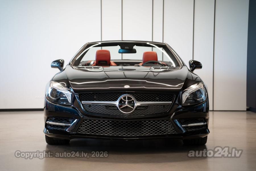 Black Mercedes-Benz SL-Class 2012 in Tallinn, with an engine capacity of 4.70 L and mileage of 51 thousand km for 43243 €, photo 3 on AUTOMOTO.COM.LV