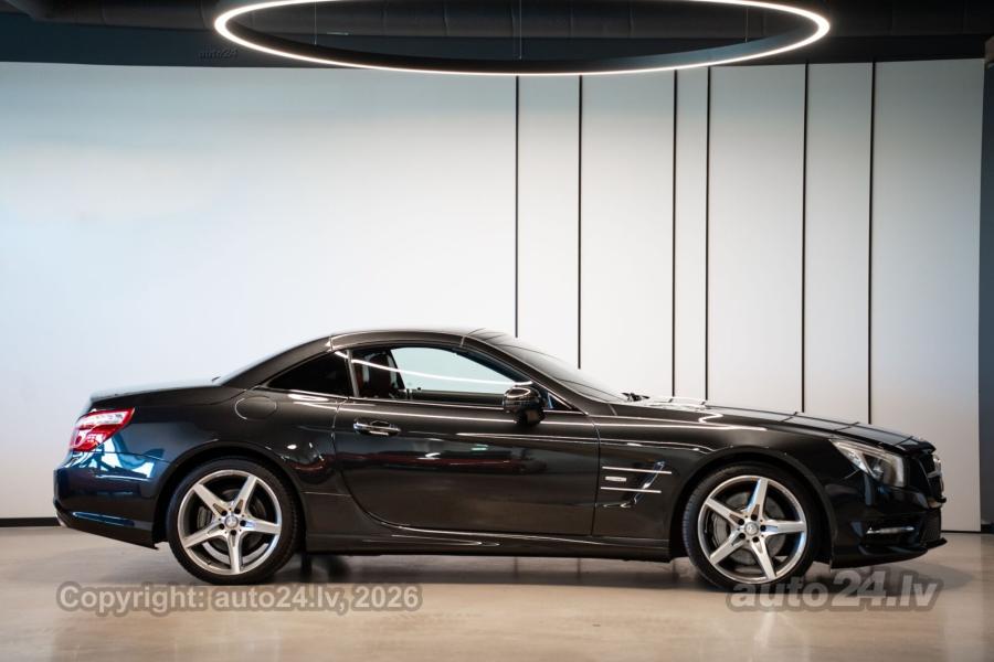 Black Mercedes-Benz SL-Class 2012 in Tallinn, with an engine capacity of 4.70 L and mileage of 51 thousand km for 43243 €, photo 11 on AUTOMOTO.COM.LV