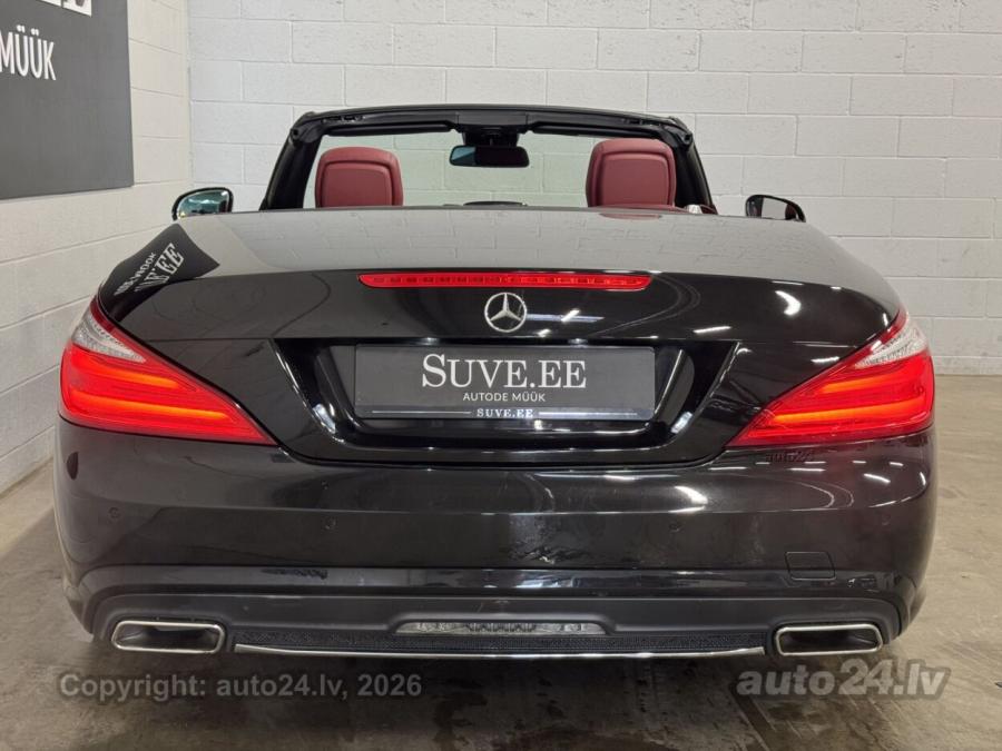 Melns Mercedes-Benz SL-Class 2013 Tallina, ar dzinēja tilpumu 4.70 L un nobraukumu 151 tūkst. km par 35995 €, foto 13 vietnē AUTOMOTO.COM.LV
