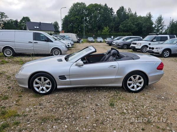 Pelēks Mercedes-Benz SL-Class 2001 Tartu, ar dzinēja tilpumu 5.00 L un nobraukumu 215 tūkst. km par 11990 €, foto 3 vietnē AUTOMOTO.COM.LV