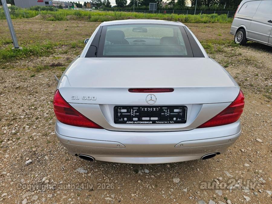Pelēks Mercedes-Benz SL-Class 2001 Tartu, ar dzinēja tilpumu 5.00 L un nobraukumu 215 tūkst. km par 11990 €, foto 10 vietnē AUTOMOTO.COM.LV