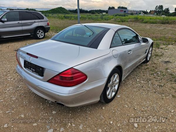 Pelēks Mercedes-Benz SL-Class 2001 Tartu, ar dzinēja tilpumu 5.00 L un nobraukumu 215 tūkst. km par 11990 €, foto 10 vietnē AUTOMOTO.COM.LV