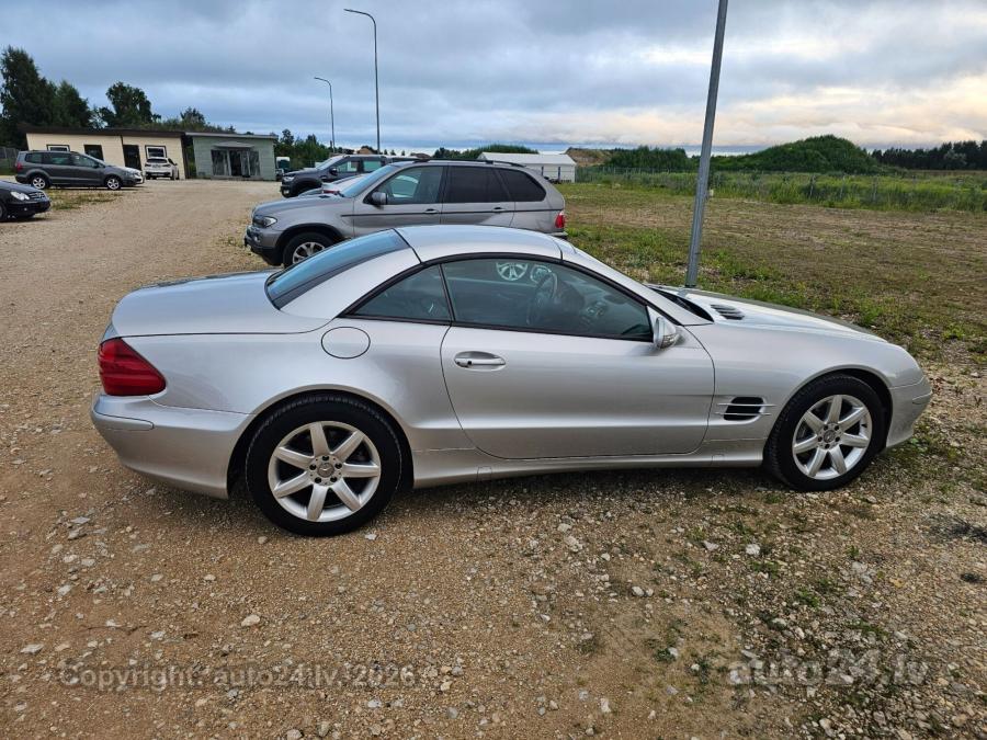 Pelēks Mercedes-Benz SL-Class 2001 Tartu, ar dzinēja tilpumu 5.00 L un nobraukumu 215 tūkst. km par 11990 €, foto 12 vietnē AUTOMOTO.COM.LV