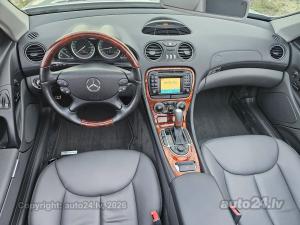 Pelēks Mercedes-Benz SL-Class 2001 Tartu, ar dzinēja tilpumu 5.00 L un nobraukumu 215 tūkst. km par 11990 €, foto 14 vietnē AUTOMOTO.COM.LV