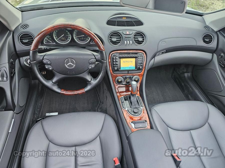 Pelēks Mercedes-Benz SL-Class 2001 Tartu, ar dzinēja tilpumu 5.00 L un nobraukumu 215 tūkst. km par 11990 €, foto 14 vietnē AUTOMOTO.COM.LV