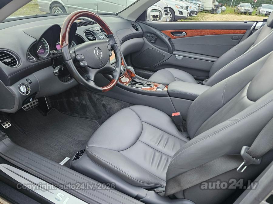 Pelēks Mercedes-Benz SL-Class 2001 Tartu, ar dzinēja tilpumu 5.00 L un nobraukumu 215 tūkst. km par 11990 €, foto 15 vietnē AUTOMOTO.COM.LV