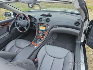 Pelēks Mercedes-Benz SL-Class 2001 Tartu, ar dzinēja tilpumu 5.00 L un nobraukumu 215 tūkst. km par 11990 €, foto 16 vietnē AUTOMOTO.COM.LV