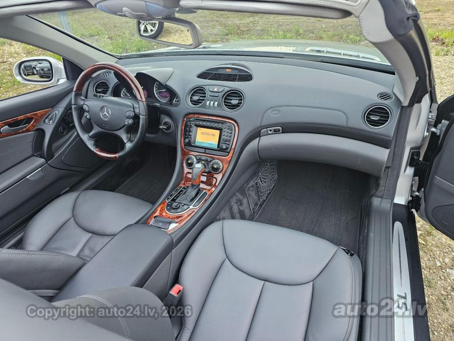 Pelēks Mercedes-Benz SL-Class 2001 Tartu, ar dzinēja tilpumu 5.00 L un nobraukumu 215 tūkst. km par 11990 €, foto 16 vietnē AUTOMOTO.COM.LV