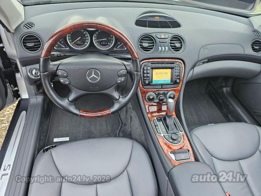Pelēks Mercedes-Benz SL-Class 2001 Tartu, ar dzinēja tilpumu 5.00 L un nobraukumu 215 tūkst. km par 11990 €, foto 17 vietnē AUTOMOTO.COM.LV
