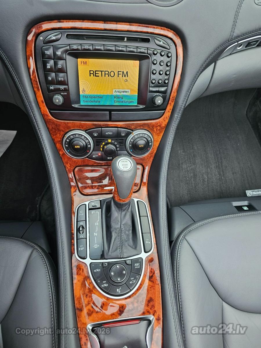 Pelēks Mercedes-Benz SL-Class 2001 Tartu, ar dzinēja tilpumu 5.00 L un nobraukumu 215 tūkst. km par 11990 €, foto 18 vietnē AUTOMOTO.COM.LV