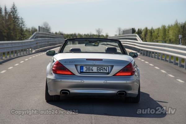 Grey Mercedes-Benz SL-Class 2002 in Tallinn, with an engine capacity of 5.00 L and mileage of 119 thousand km for 13999 €, photo 6 on AUTOMOTO.COM.LV