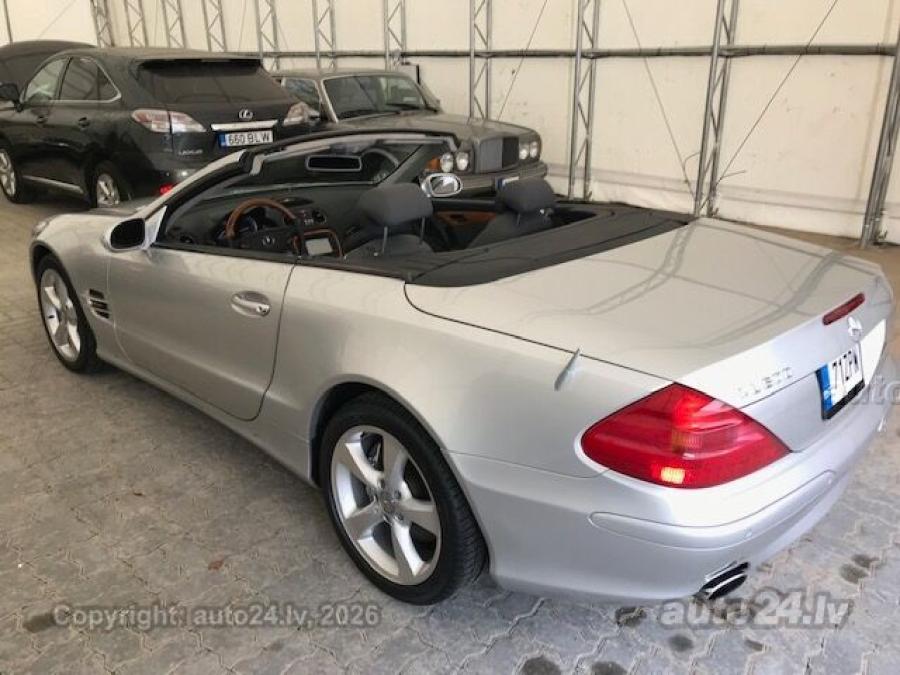 Grey Mercedes-Benz SL-Class 2003 in Tallinn, with an engine capacity of 6.00 L and mileage of 52 thousand km for 43500 €, photo 16 on AUTOMOTO.COM.LV