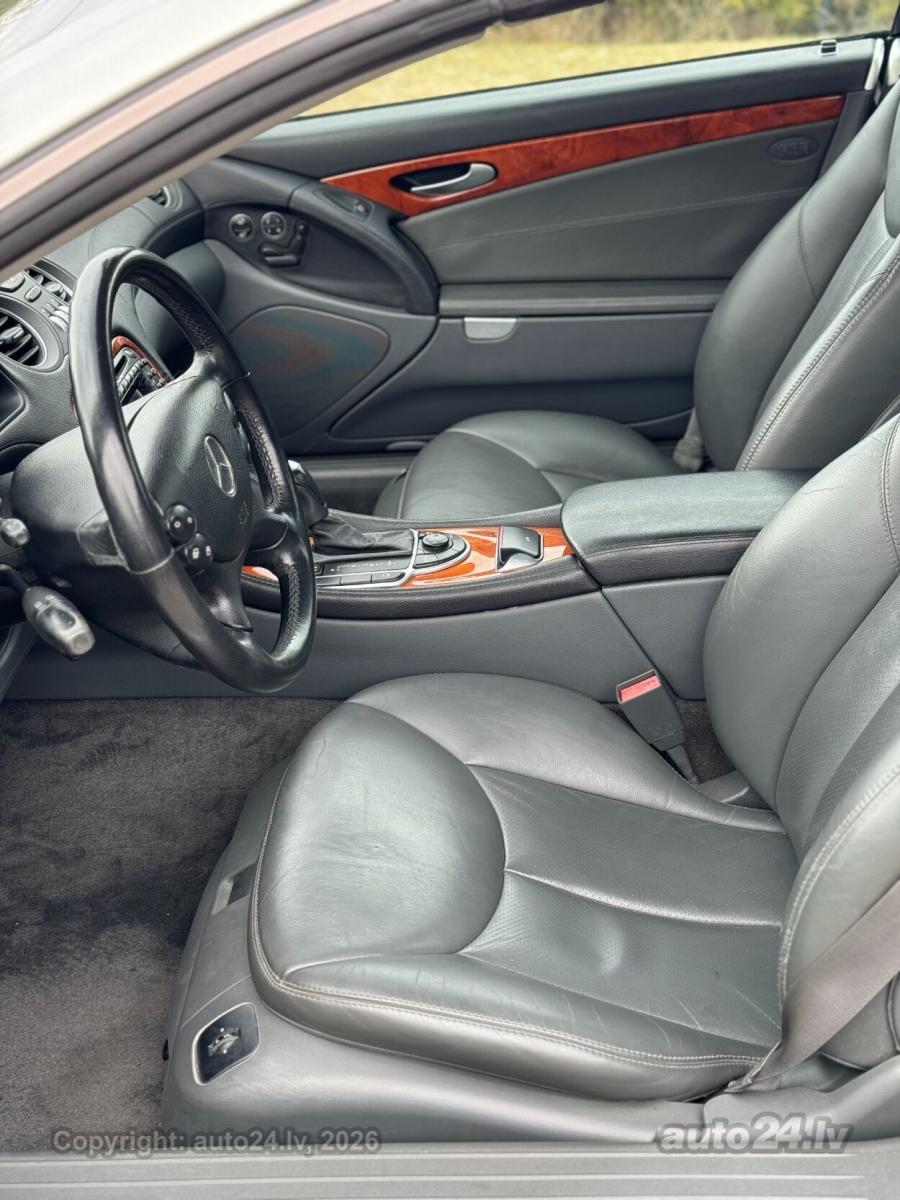 Pelēks Mercedes-Benz SL-Class 2004 Tallina, ar dzinēja tilpumu 5.00 L un nobraukumu 147 tūkst. km par 12700 €, foto 5 vietnē AUTOMOTO.COM.LV