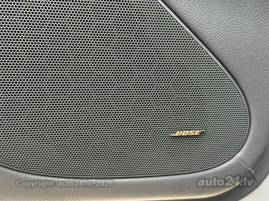 Pelēks Mercedes-Benz SL-Class 2004 Tallina, ar dzinēja tilpumu 5.00 L un nobraukumu 147 tūkst. km par 12700 €, foto 6 vietnē AUTOMOTO.COM.LV