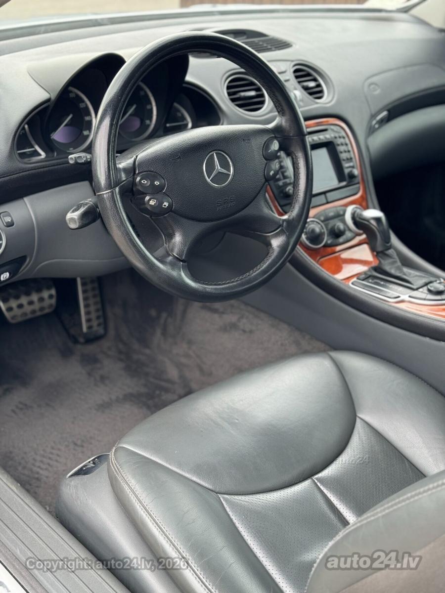 Pelēks Mercedes-Benz SL-Class 2004 Tallina, ar dzinēja tilpumu 5.00 L un nobraukumu 147 tūkst. km par 12700 €, foto 7 vietnē AUTOMOTO.COM.LV