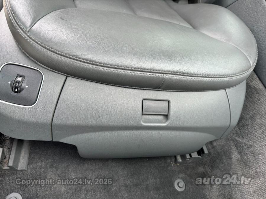 Pelēks Mercedes-Benz SL-Class 2004 Tallina, ar dzinēja tilpumu 5.00 L un nobraukumu 147 tūkst. km par 12700 €, foto 10 vietnē AUTOMOTO.COM.LV