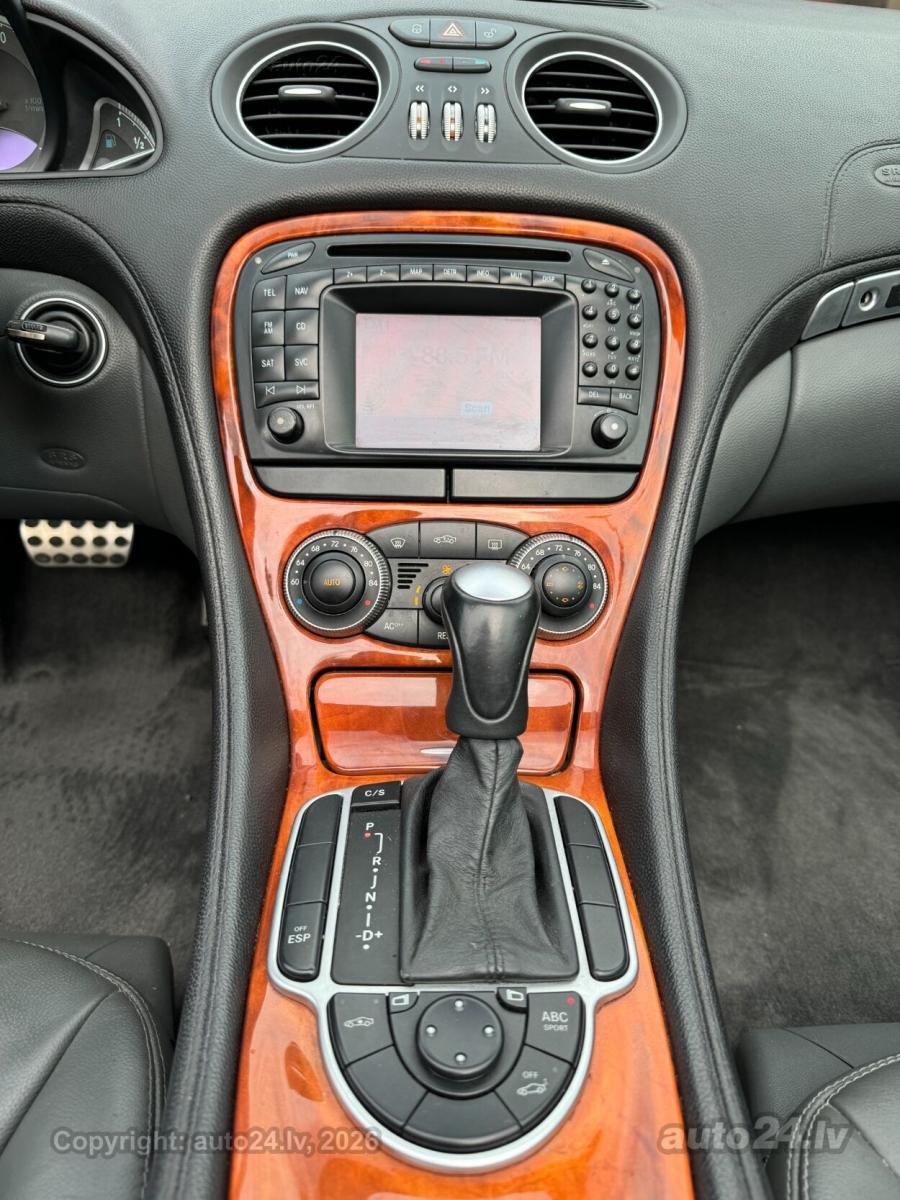 Pelēks Mercedes-Benz SL-Class 2004 Tallina, ar dzinēja tilpumu 5.00 L un nobraukumu 147 tūkst. km par 12700 €, foto 15 vietnē AUTOMOTO.COM.LV