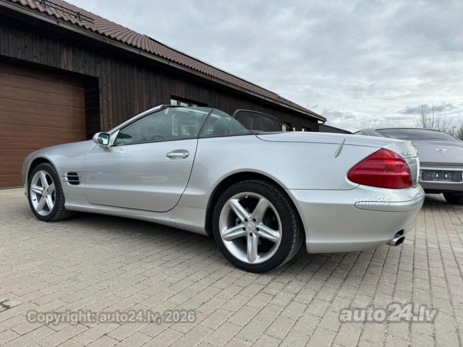 Pelēks Mercedes-Benz SL-Class 2004 Tallina, ar dzinēja tilpumu 5.00 L un nobraukumu 147 tūkst. km par 12700 €, foto 17 vietnē AUTOMOTO.COM.LV
